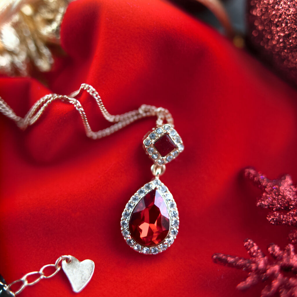 5 Tips for If You’re Gifting Jewelry This Season – Connoisseurs Jewelry ...